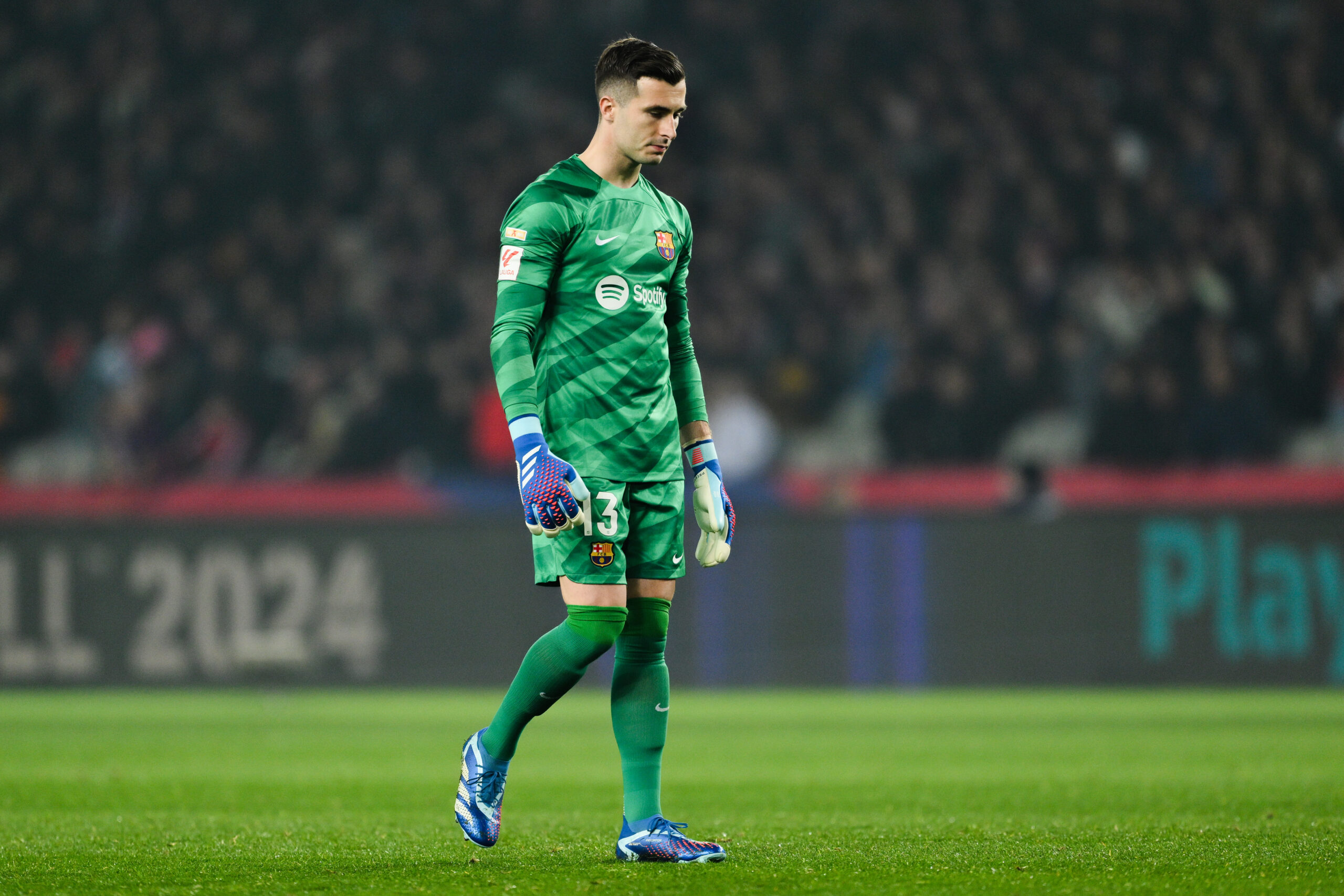 24-year-old Spaniard not wanted at Barcelona next season - report 24-year-old Spaniard not wanted at Barcelona next season - report