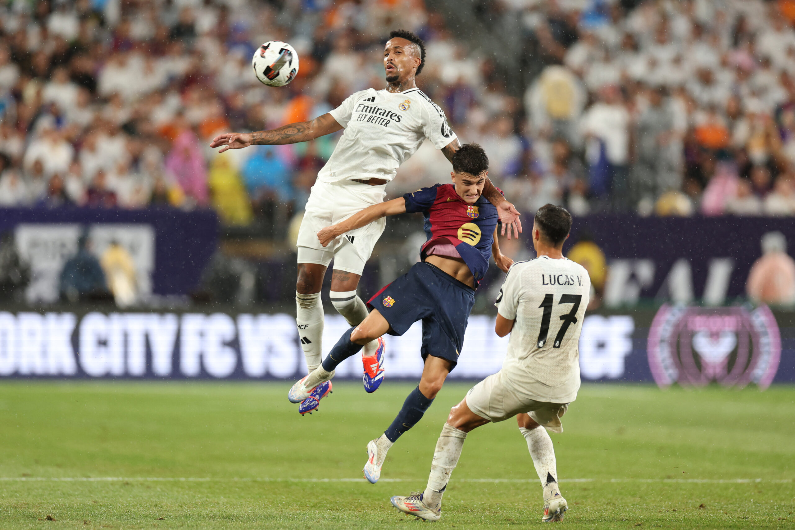 19-year-old Barcelona quarry midfielder trains with first-team after ...