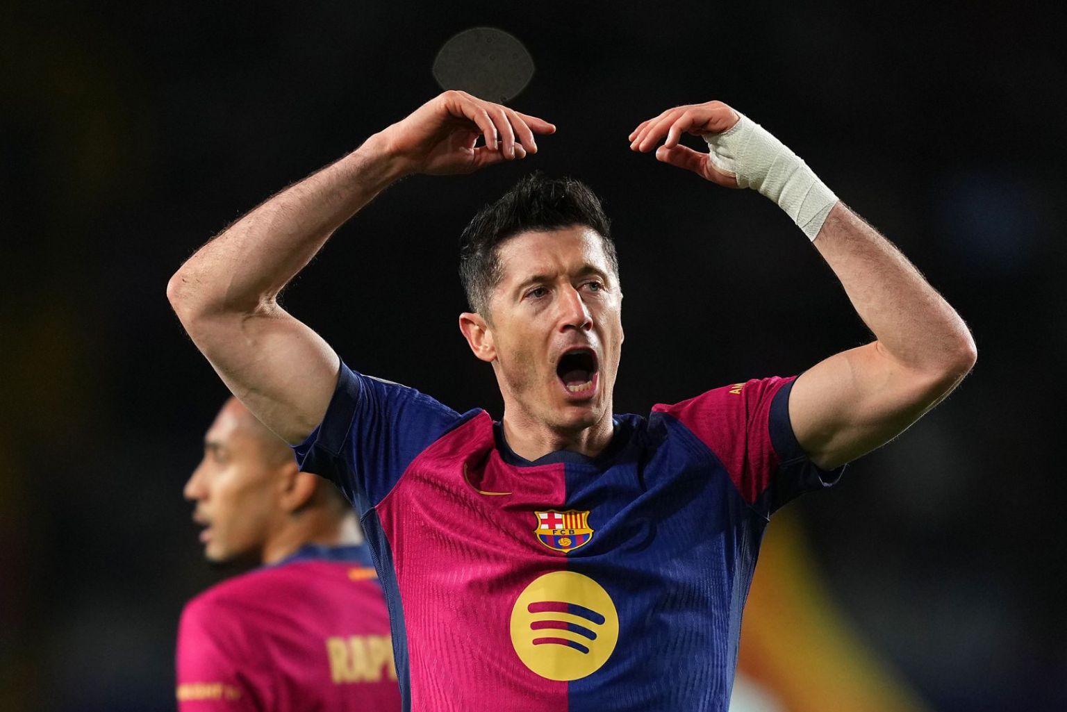 Robert Lewandowski is willing to risk himself for Barcelona and wants ...