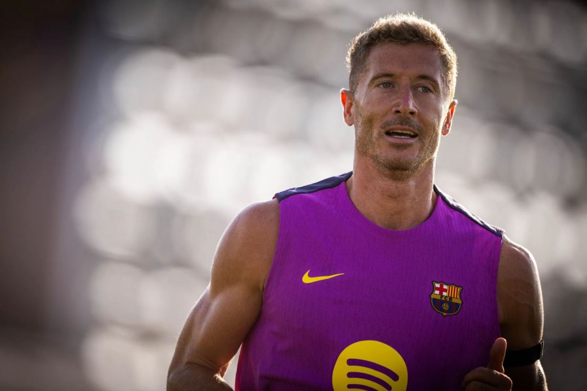 Robert Lewandowski now has a real threat to his starting position at ...